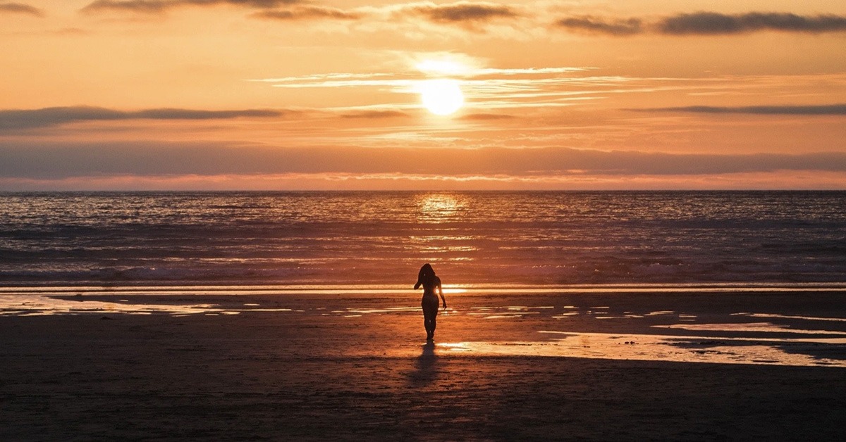 Le 20 più belle Frasi sull'Alba al Mare
